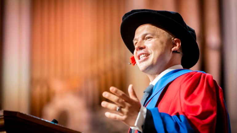 Record-breaking artist and successful technology entrepreneur gives ...