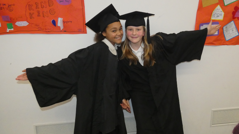 Primary school pupils graduate before University of Leicester students ...