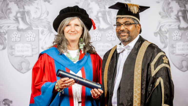 Science storyteller is honoured by the University of Leicester | News | University of Leicester