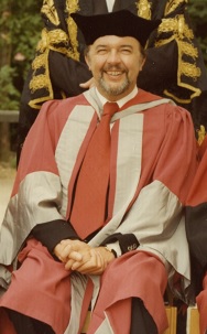 Leicester remembers Sir Peter Hall | News | University of Leicester